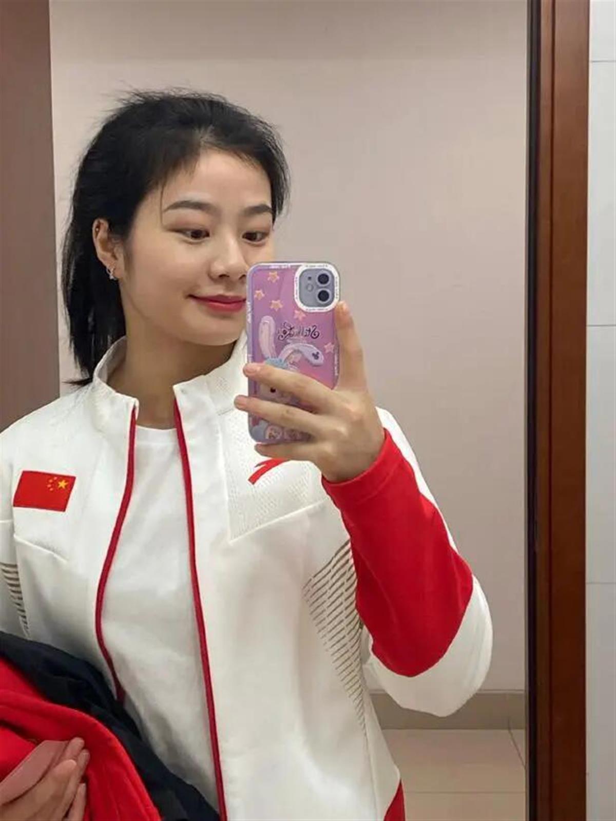 极目快评18岁女子举重队员流泪回应 颜值走红”,有实力的人是真正好看 荆楚网 湖北日报网