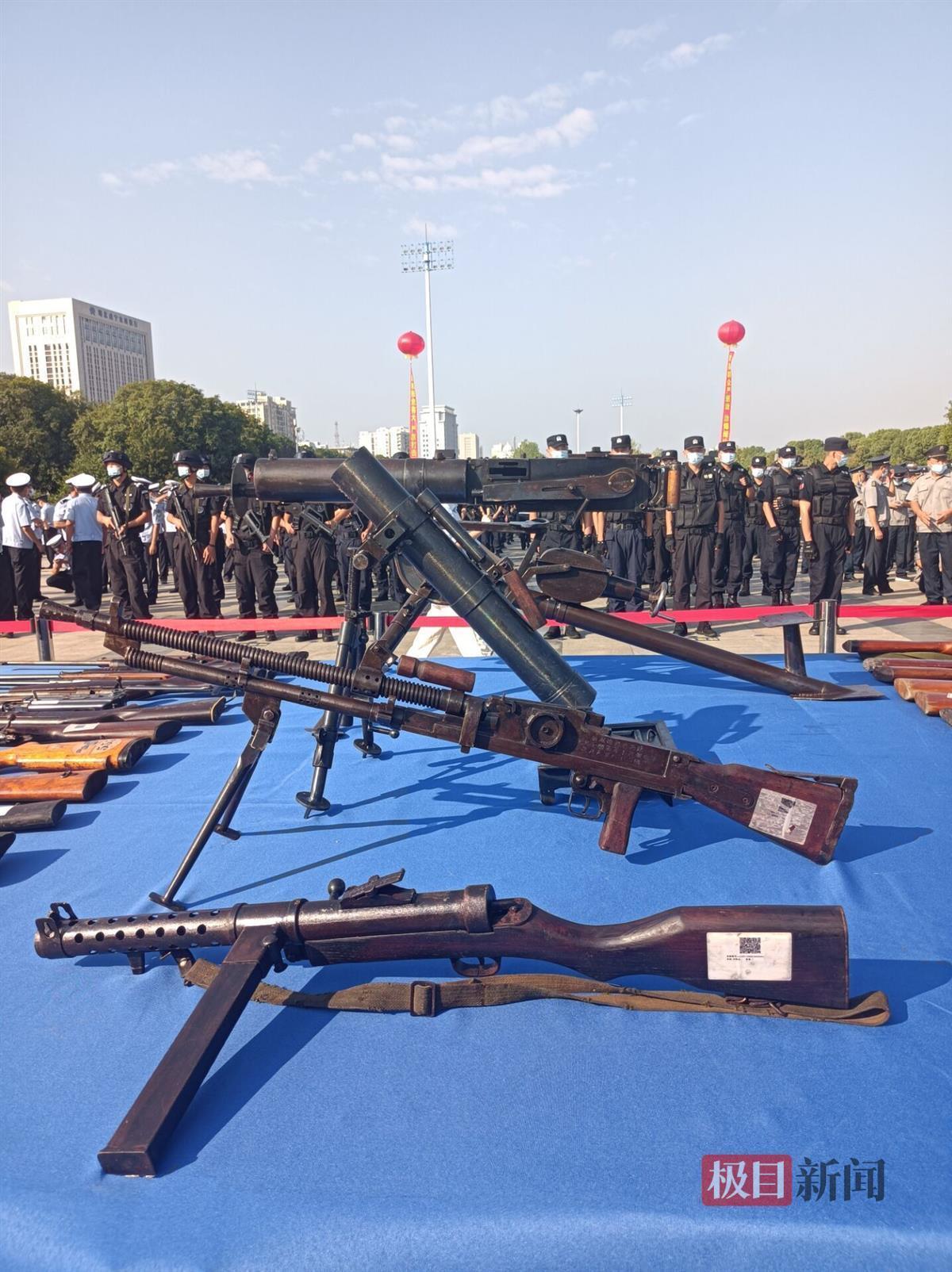 6943支枪，1.1万把管制刀具……湖北警方集中销毁！-荆楚网-湖北日报网